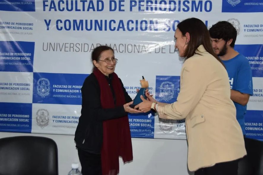 La Facultad de Periodismo de la UNLP le otorgó el premio Rodolfo Walsh ...