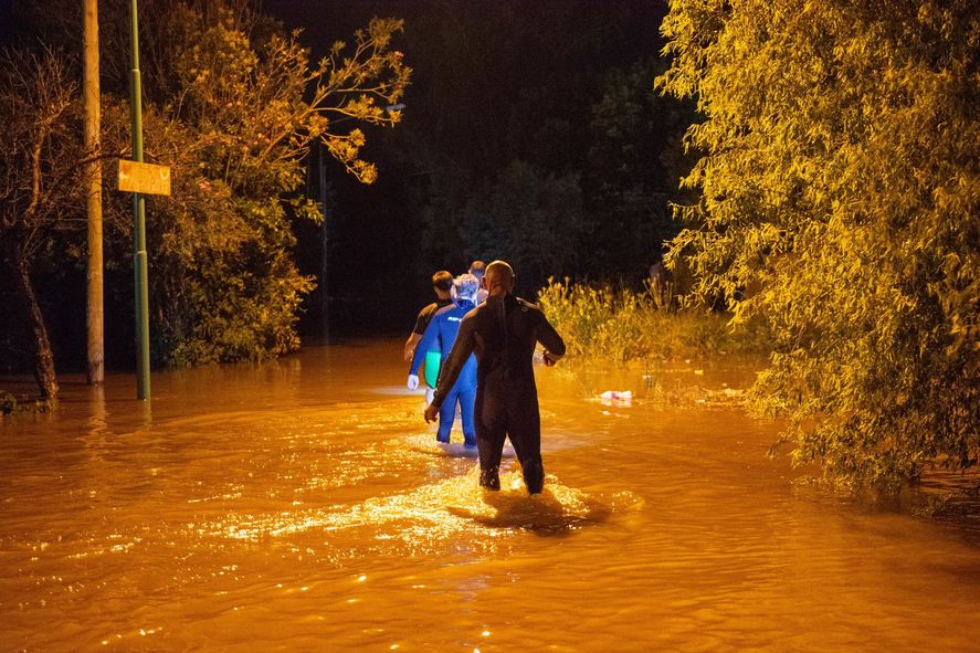 Inundaciones y evacuados: la fuerte crecida del Río de la Plata afectó ...