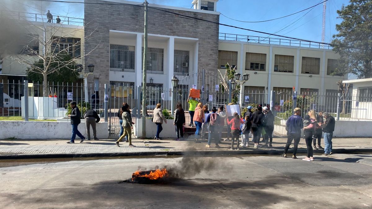 Familiares de interno de la Unidad Penal 9 reclaman por intoxicación ...