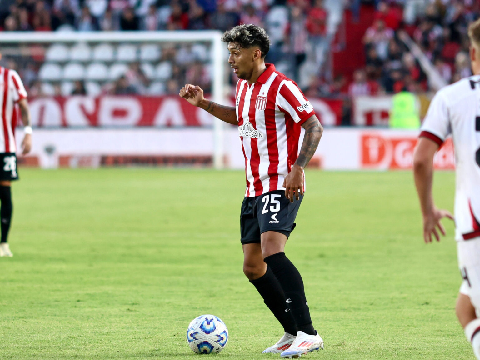 El podio de Estudiantes en el empate ante Newell's en el Estadio de UNO ...