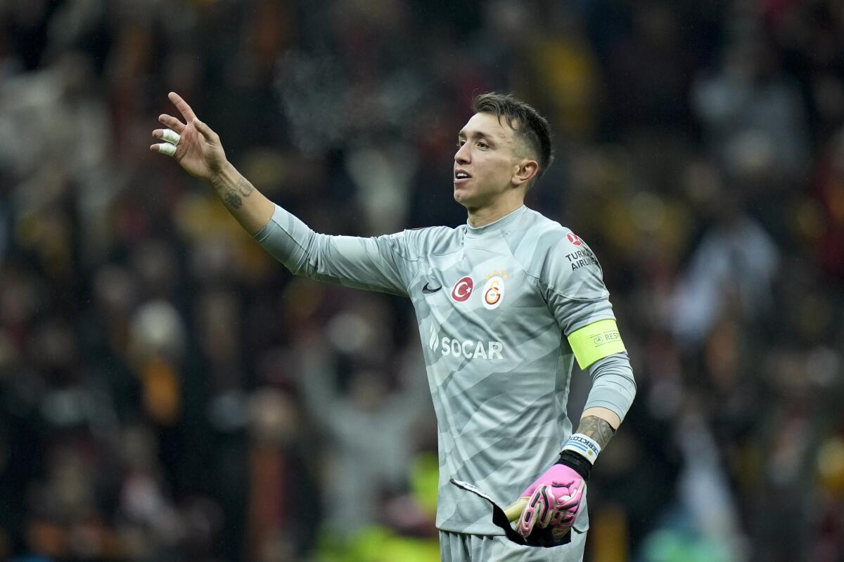 Fernando Muslera: cuándo se define su futuro y qué dijo del interés de ...