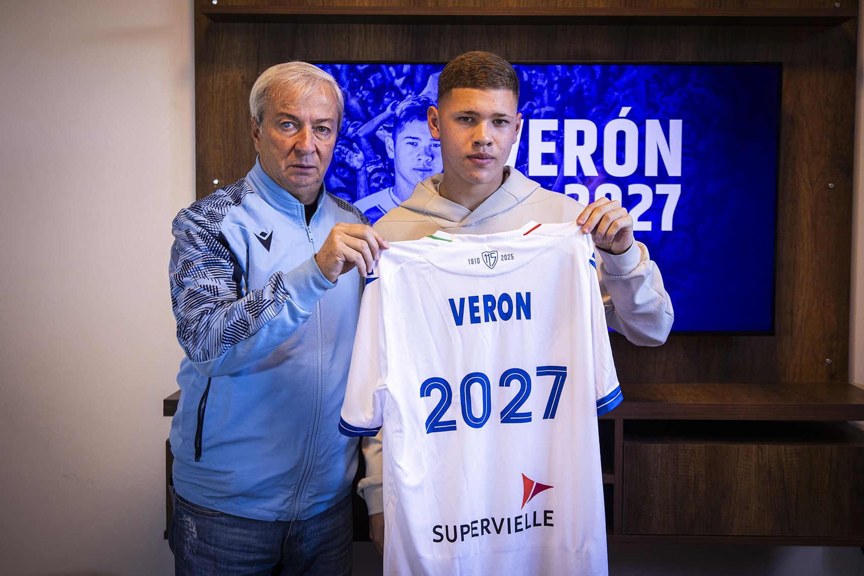 Quién es el Verón que juega en Vélez y fue convocado para la final ante ...