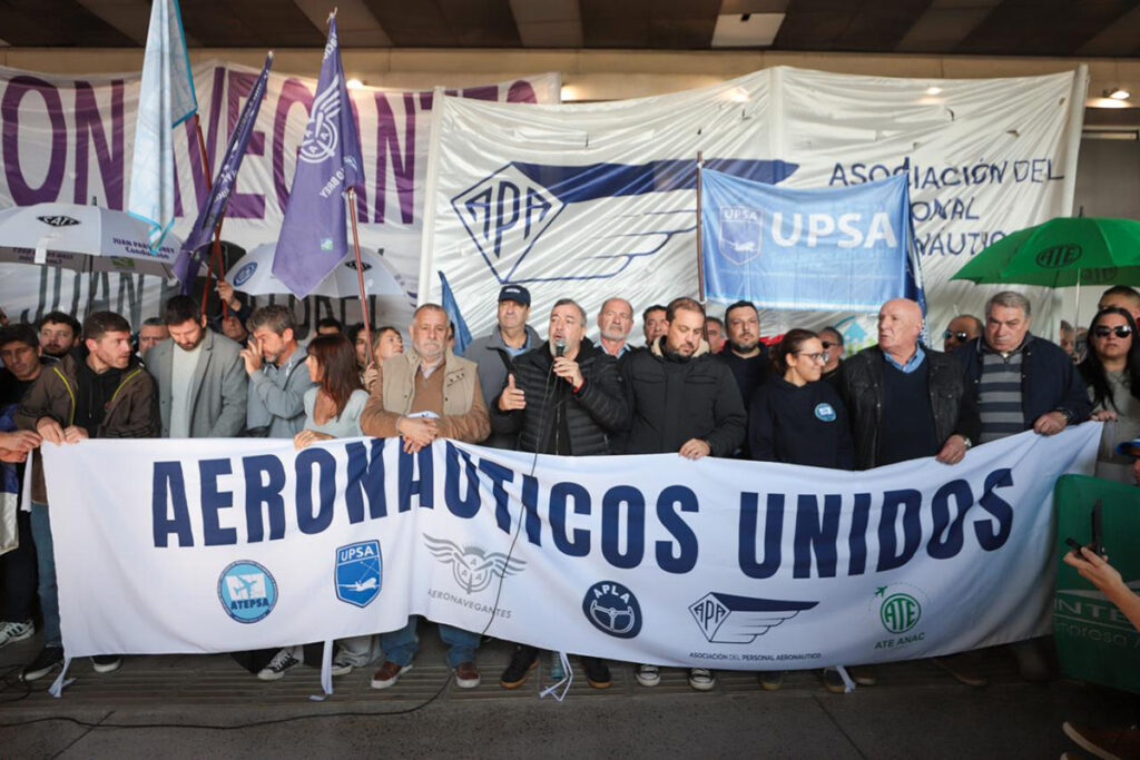 La dura advertencia de los gremios aeronáuticos: "Están desmantelando ...